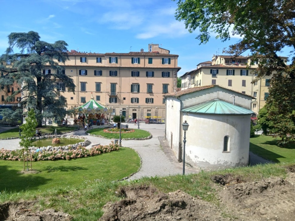 Při toulkách Toskánskem navštivte město Lucca. Miloval jej i Karel IV. | Vogue CS